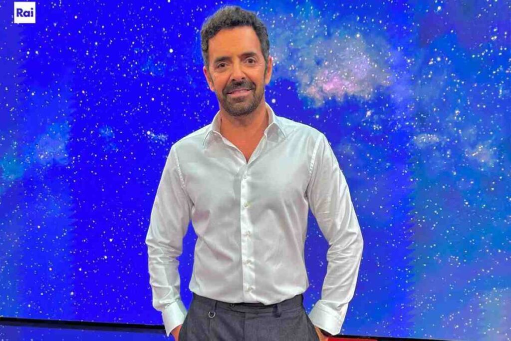 Alberto Matano il pubblico "sgama" il ritocchino: "Ma che ha fatto al ...