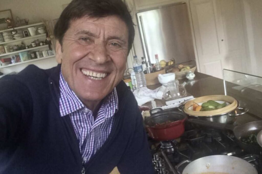 La casa in campagna di Gianni Morandi: immenso giardino, camino e ...